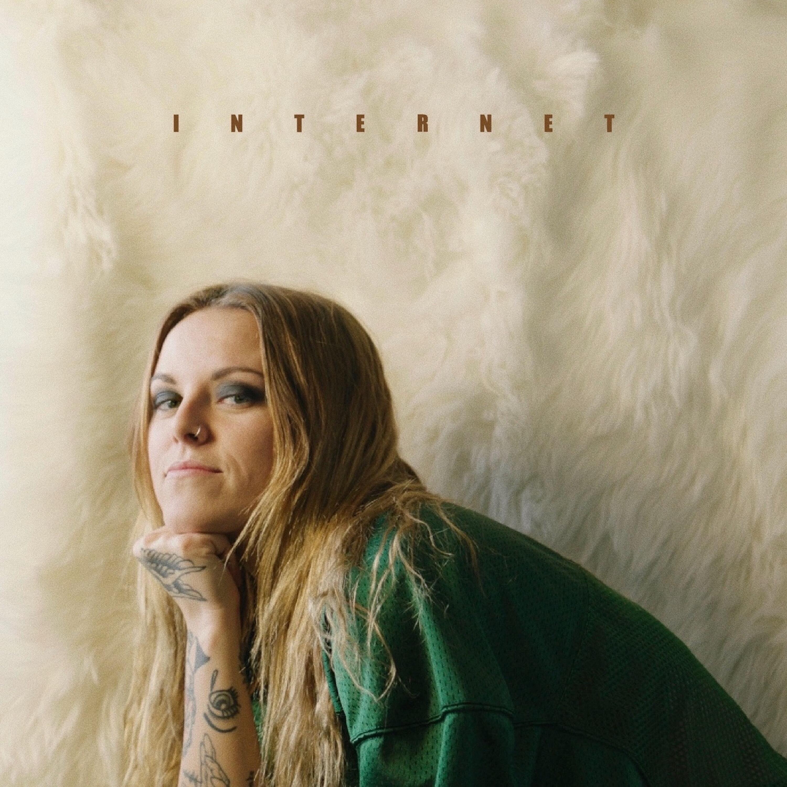 Lauren Sanderson - Internet | iHeart